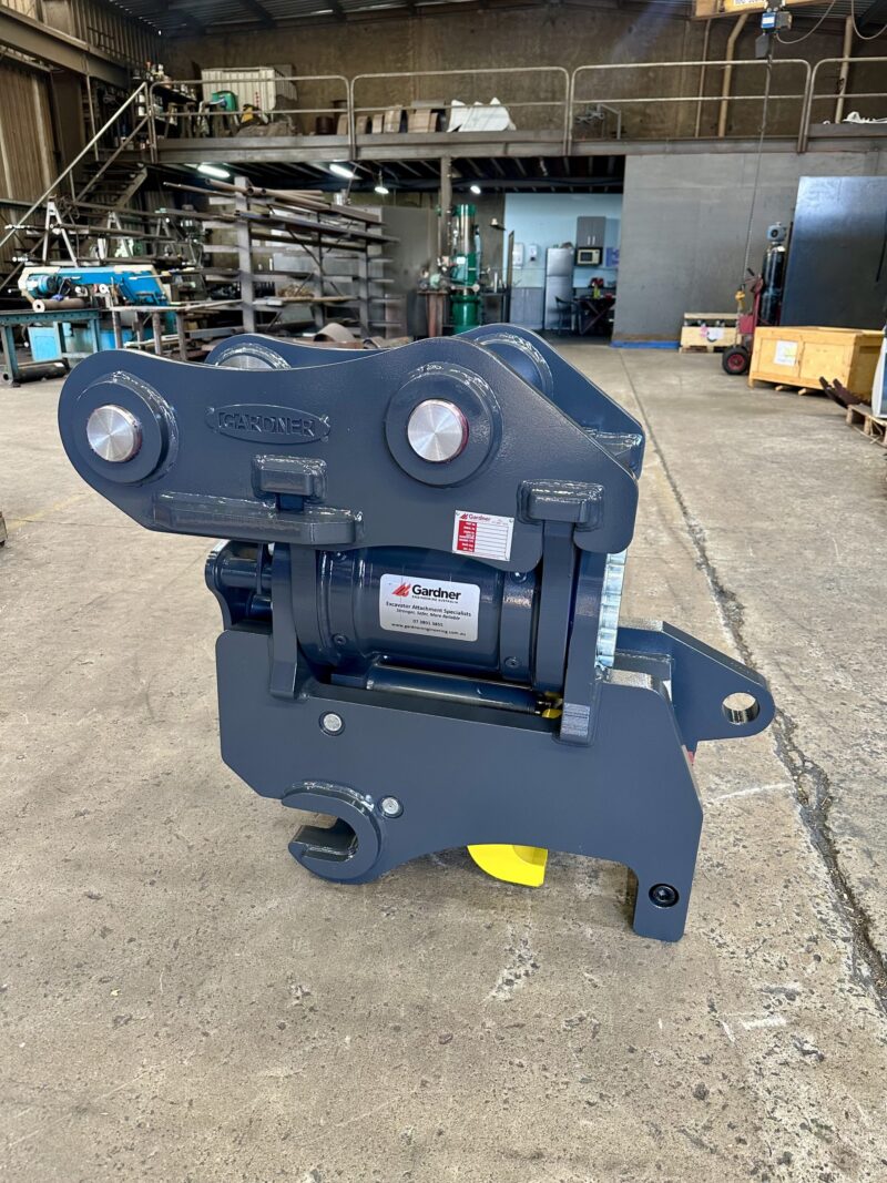 Tilting Auto-Lock Quick Hitches - Gardner Engineering